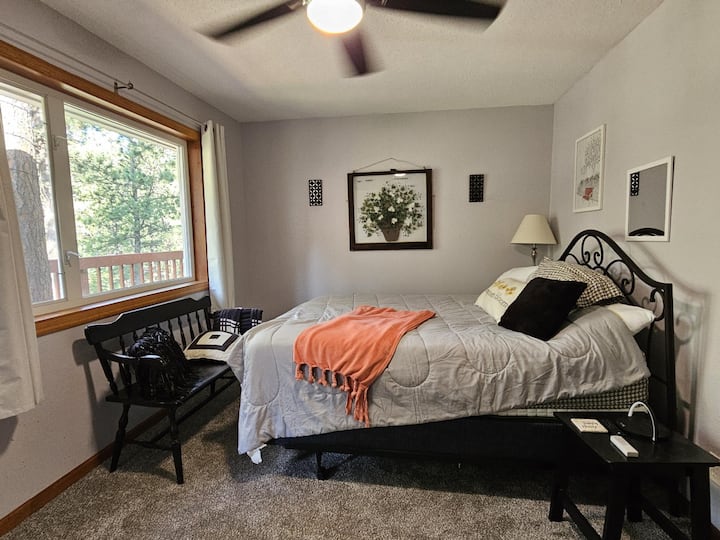 Strawberry Hills | The Ridgeberry | Cabin 2 - Deadwood, SD