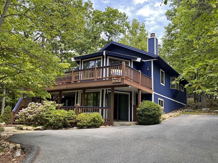 Peaceful Wrap Around Deck With Hot Tub! - Harrisonburg, VA