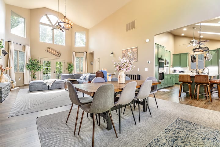 Modern-lux Ski Retreat-fireplace-hot Tub-space! - Harrisonburg, VA