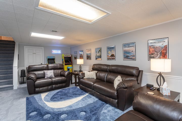 Hot Tub, Games & Firepit W/ Spacious Yard - Massanutten, VA