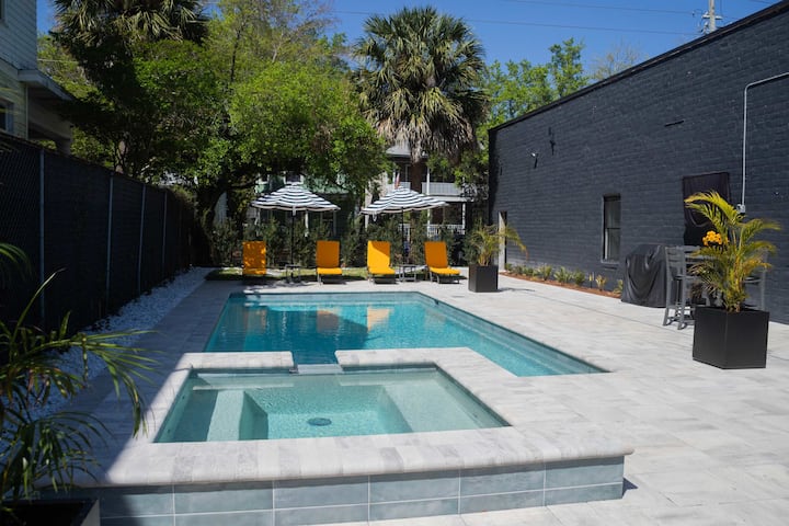 The Black Pearl - A Gorgeous Industrial-style 4br - Jacksonville