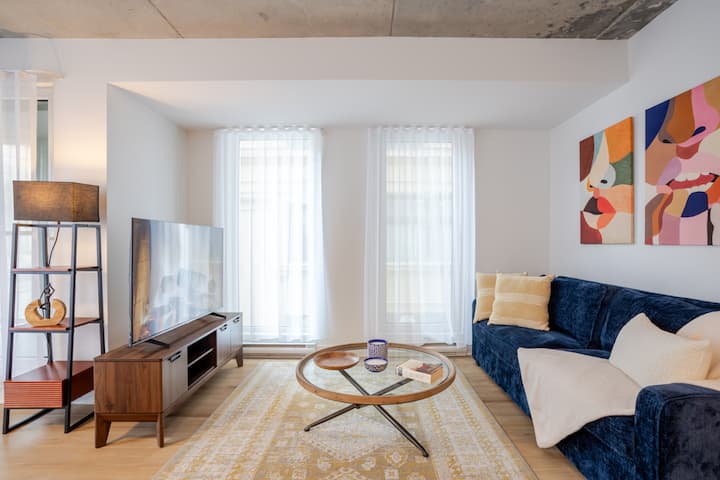 Prime Stay: 2br Condo Old Mtl + Free Parking - Brossard