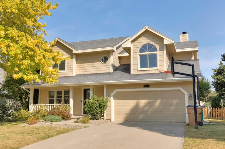 Modern Comfort In Des Moines' West Side 4br/2.5br - West Des Moines, IA