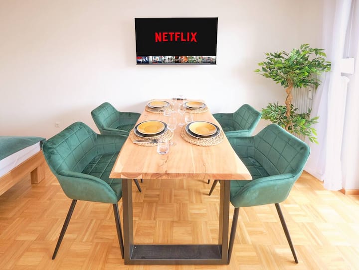 Homestead: Ground Floor | Balcony | Tub | Netflix - Passau