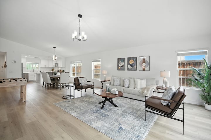 Sunny Desert Retreat Near Coachella & Stagecoach - Coachella, CA