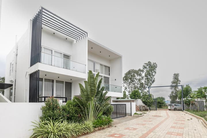 Sapphire Twins Pool Villa By Stayjaded|2 Pools|veg - India