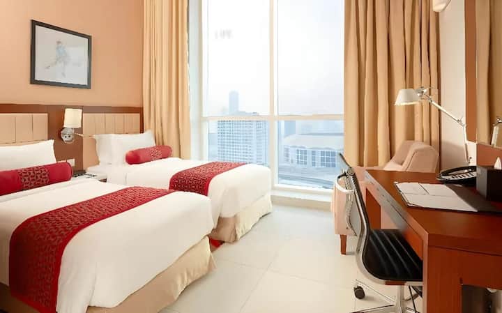 Modern 2 Bedroom Near Stadium | Dubai Sports City - Dubái