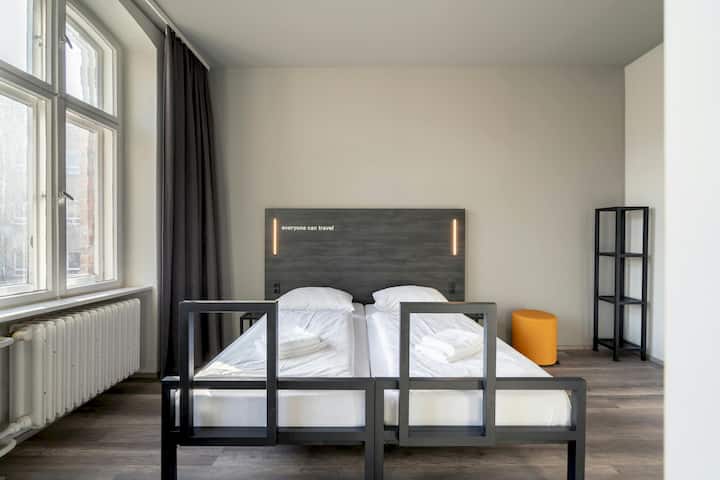 Room + Private Bathroom- A&o Berlin Friedrichshain - Berlin