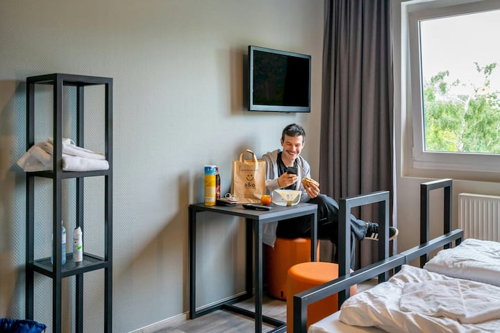 Private Room + En-suite Bath - A&o Berlin Kolombus - Berlin