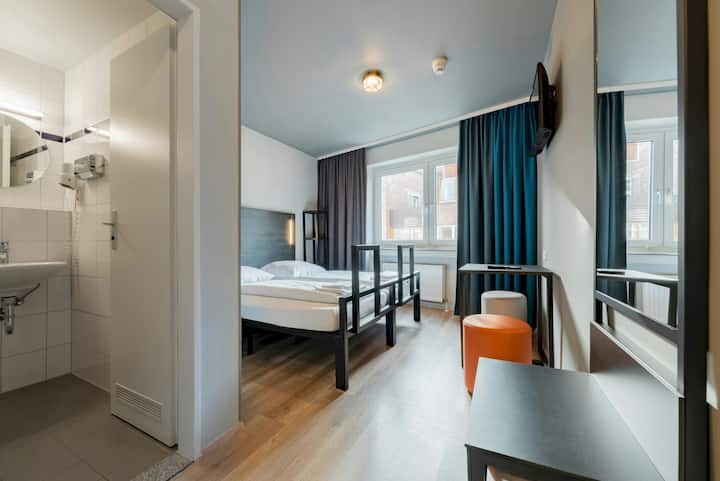 Private Twin Room At A&o Köln Dom - Cologne