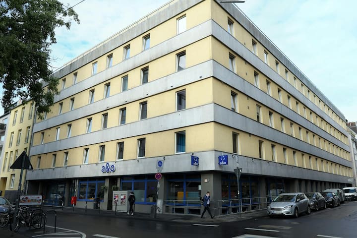 Private Twin Room At A&o Köln Neumarkt - Köln