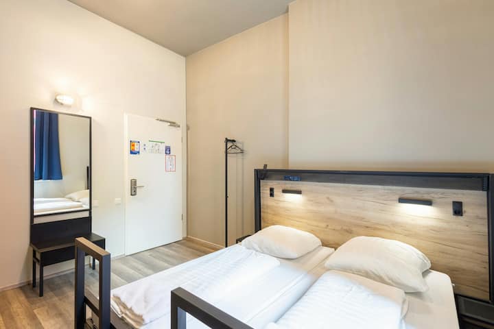 Private Twin Room At A&o Dortmund Hauptbahnhof - Dortmund
