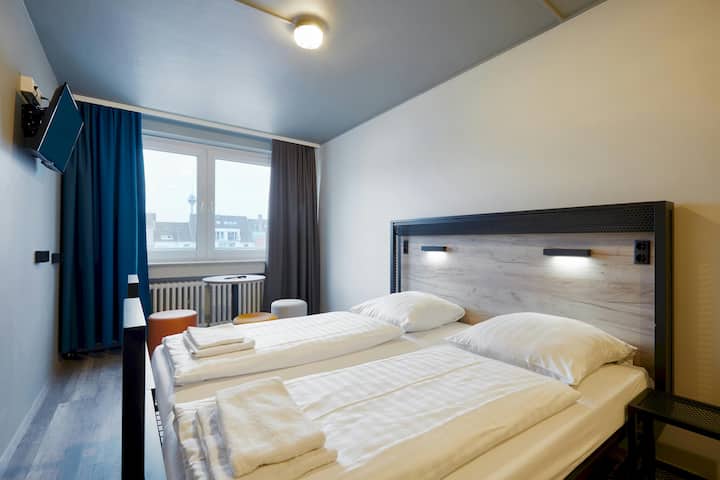 Private Twin Room At A&o Düsseldorf Hauptbahnhof - デュッセルドルフ