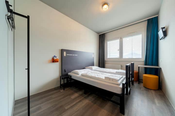 Private Twin Room At A&o Graz Hauptbahnhof - Graz