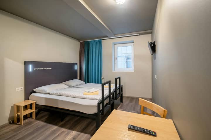 Private Twin Room At A&o Salzburg Hauptbahnhof - Salzburg