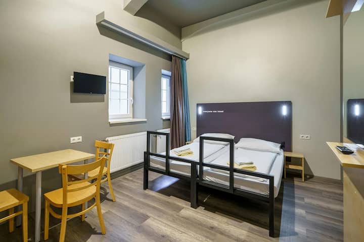 Private Twin Room At A&o Salzburg Hauptbahnhof - ザルツブルク