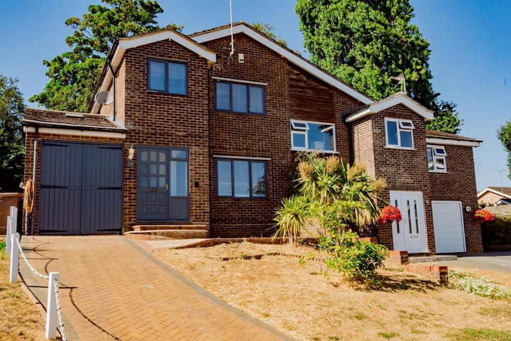 Bright And Contemporary 4 Bedroom Ipswich Home - Ipswich