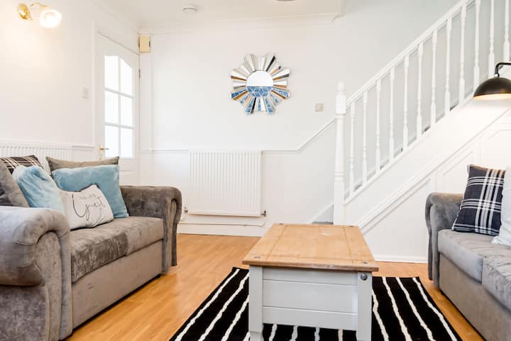 Modern And Spacious 4 Bedroom Home In Ipswich - Ipswich