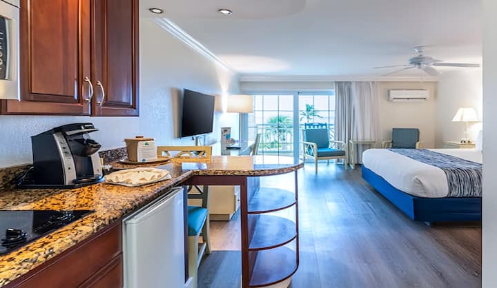 Unit W/ Balcony | Pool | Free Parking | Near Beach - Sanibel Island, FL