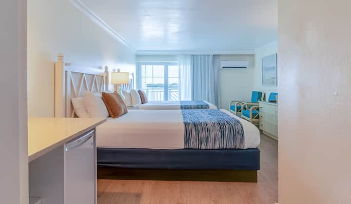 Spacious Bay View Room W/ Balcony | Private Beach - Sanibel Island, FL