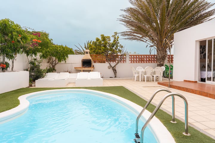 Villa Adosada Con Piscina Privada. - Corralejo