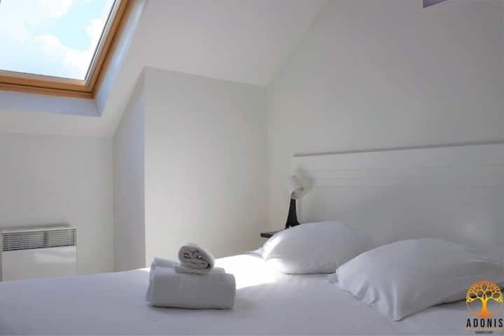 Spacious 1br Aprt W/ Kitchenette & Living Area - Grandcamp-Maisy