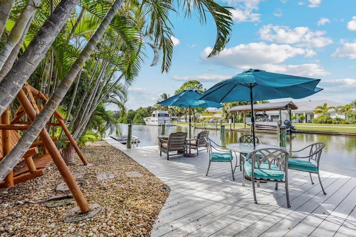 4br/2.5ba Waterfront Oasis W/ Pool & Dock - Cocoa Beach, FL