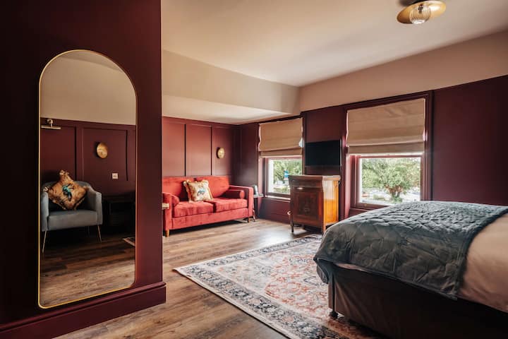 Historic Family Room By The Thames - London, UK