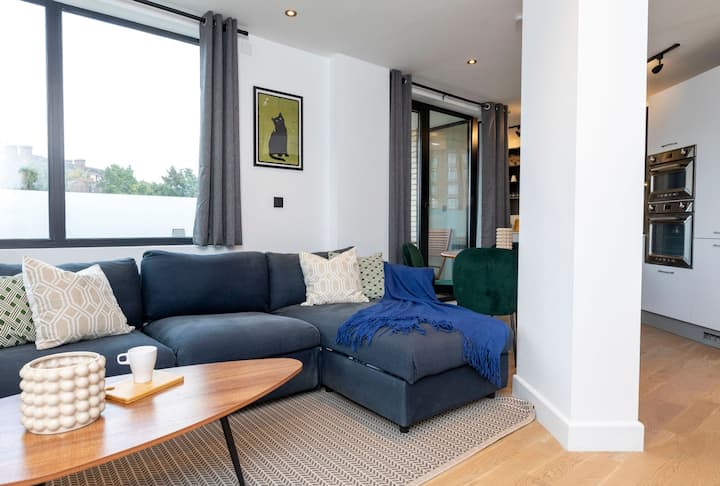 Ovitzia - Modern Flat - Private Balcony | Lift - Bloomsbury