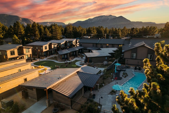 Mountain Adventures Await! 2 Cozy Units W/ Pool! - Mammoth Lakes, CA