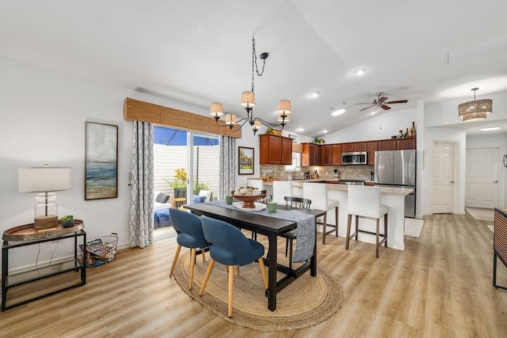 Three Palms Villa-backyard Oasis-golf Cart - The Villages, FL