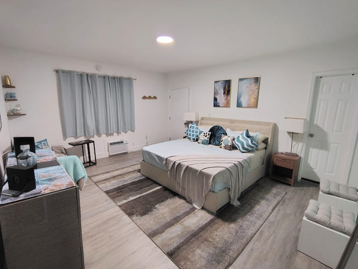 Victoria Place · Modern 1br South Beach Getaway - Miami Beach, FL