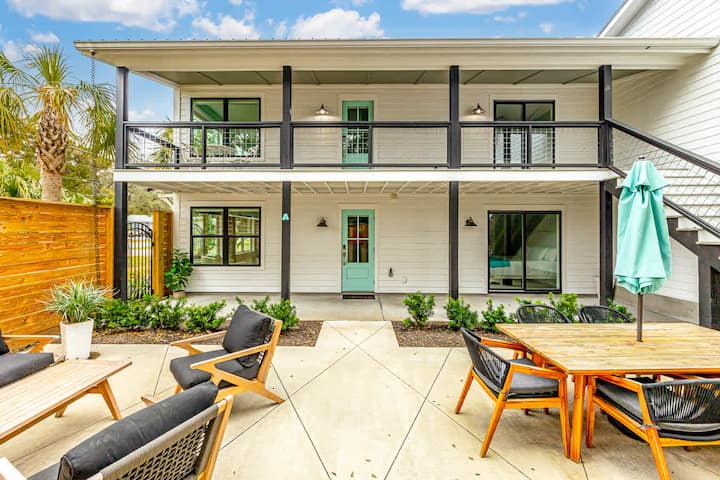 *Beautiful* Folly Flats Just Steps From The Beach! - Jekyll Island, GA