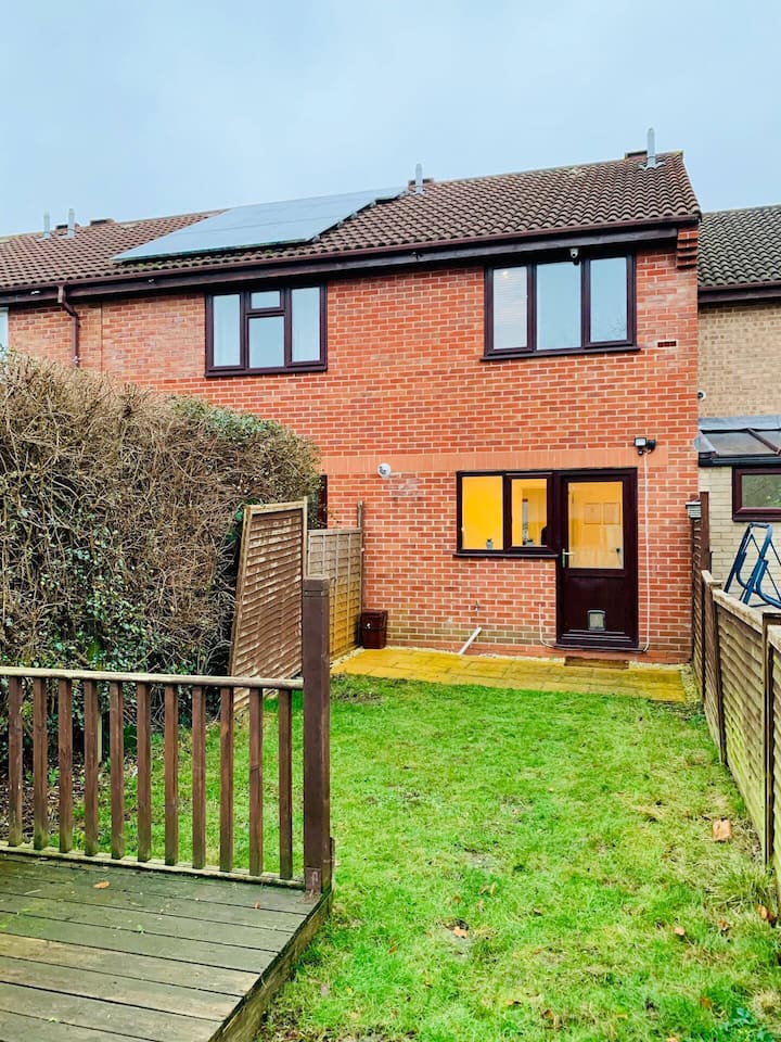 Convenient 3 Bed Home With Parking In Taunton - Taunton