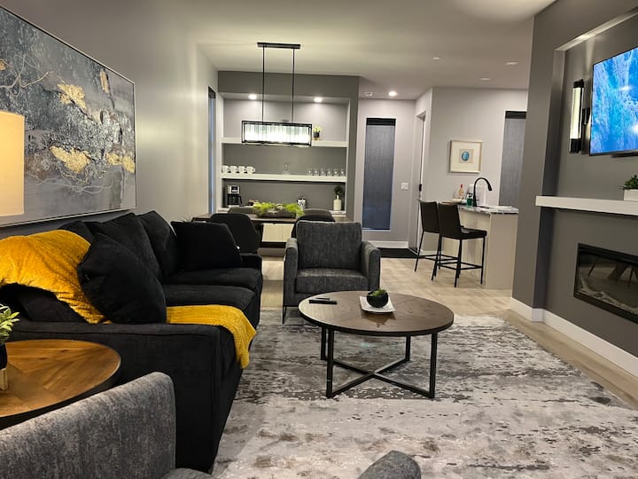 Gorgeous 2 Bdrm End Unit Townhome - Parksville