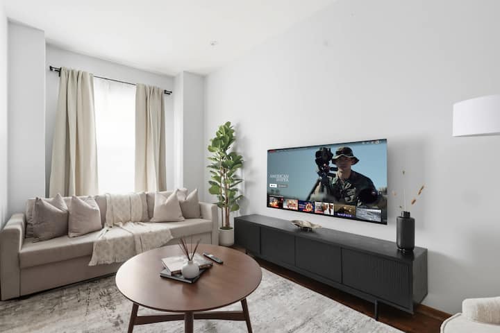 Family-friendly| Modern 4-bedroom Getaway In To! - Victoria University