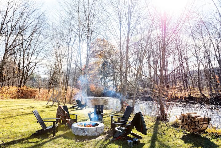 Riverside King | Tälta Lodge, A Bluebird By Lark - Stowe, VT