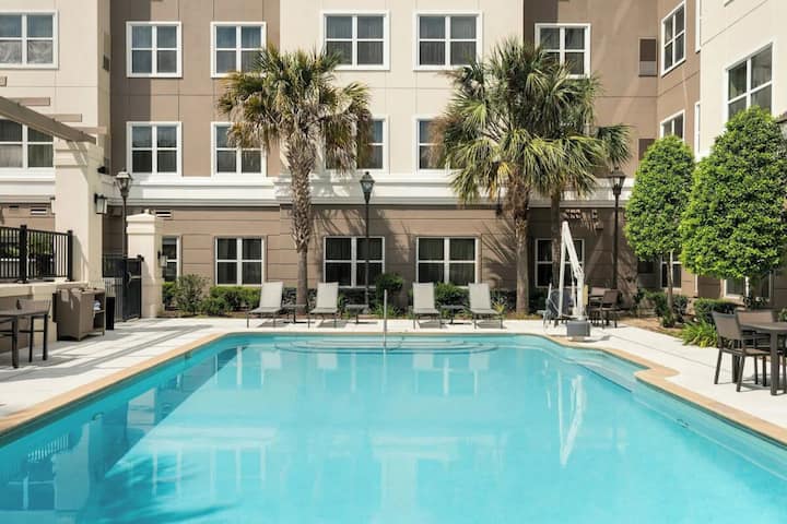 Near Uf Campus |Free Breakfast. Full Kitchen - Gainesville, FL