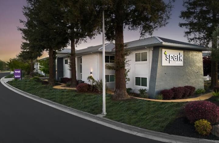 Near Airport | Pet-friendly. Free Breakfast + Pool - Milpitas, CA
