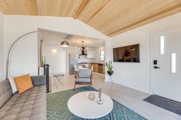 Walkable Downtown Chandler Oasis W/ Private Patio - Mesa, AZ