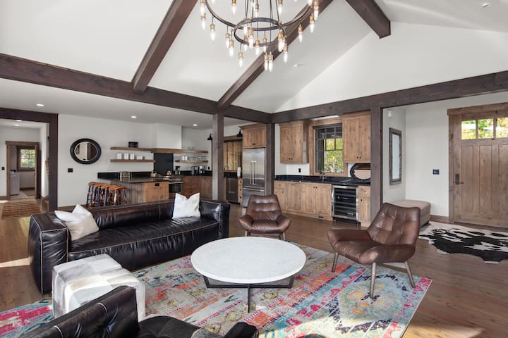 Elegant Resort Home | Gourmet Kitchen & Nature Wal - Whitefish, MT