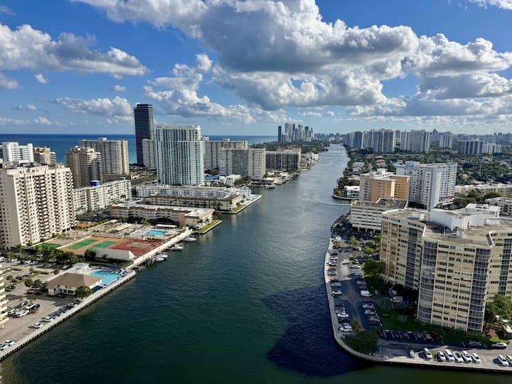 Beachwalk 1br | Pool + Wifi - Hallandale, FL