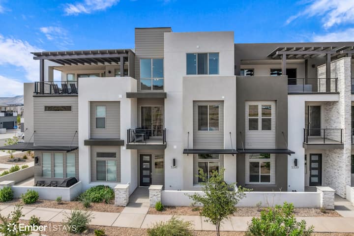 Anna Cabana (By Ember Stays) In Desert Color - St. George, USA