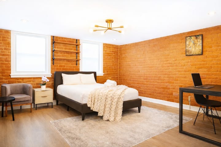 Prime Yale Studio Steps To Sallys Apizza - New Haven, CT