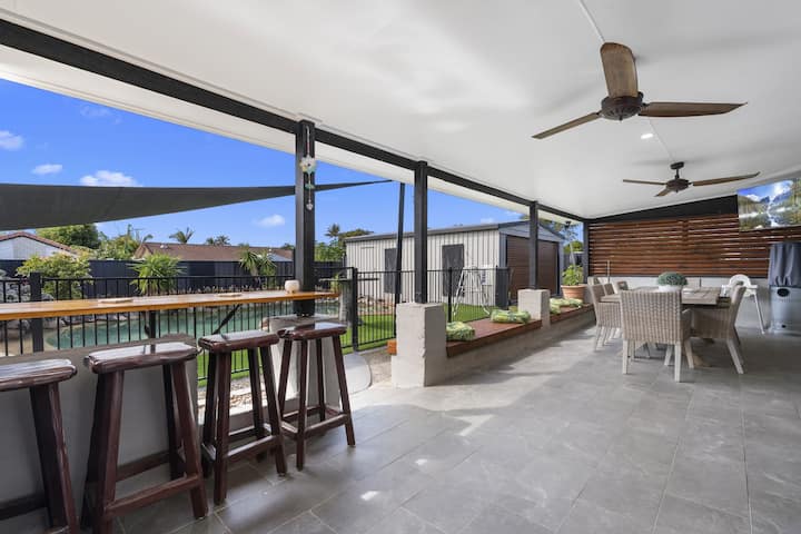 Pandanus Retreat - Sandstone Point