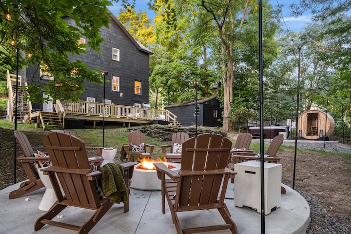 Luxe Hudson Valley • Hot Tub • Sauna • Fire Pit - Hudson Valley, NY