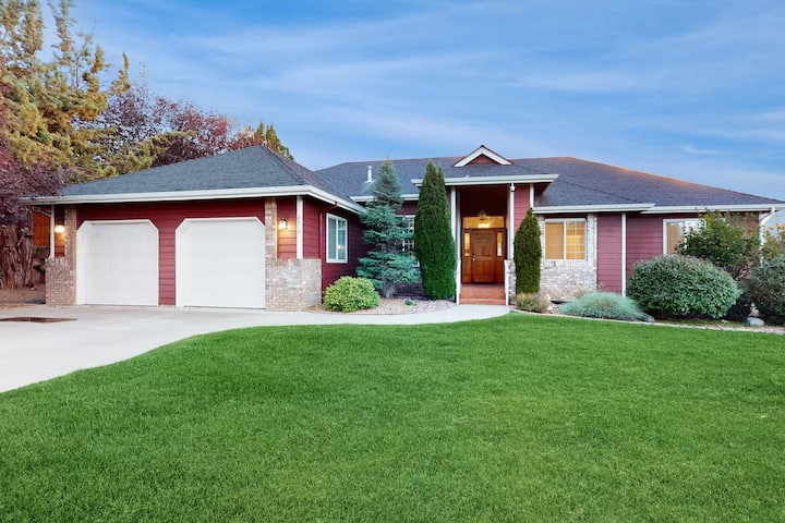3br Home With Yard, Patio, Wifi, Fireplace - Redmond, OR