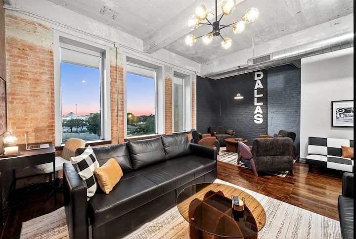 Cowboy Escape | Sleeps 11 | Downtown + Parking - Dallas, TX