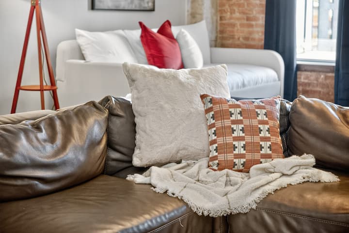 Luxury Dallas Loft | Sleeps 12 | Valet Parking - Dallas