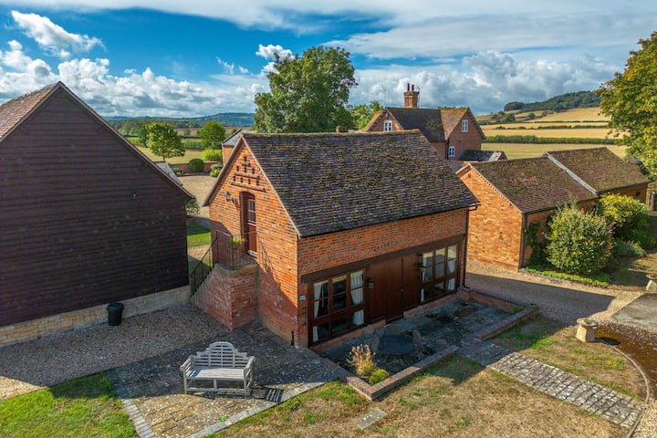 Poplar Cottage - Historic Barn In Dumbleton - Winchcombe